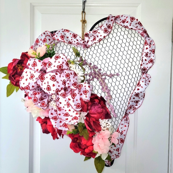 Hand Crafted | Holiday | Large Handmade Love Wreath On Chicken Wire ...